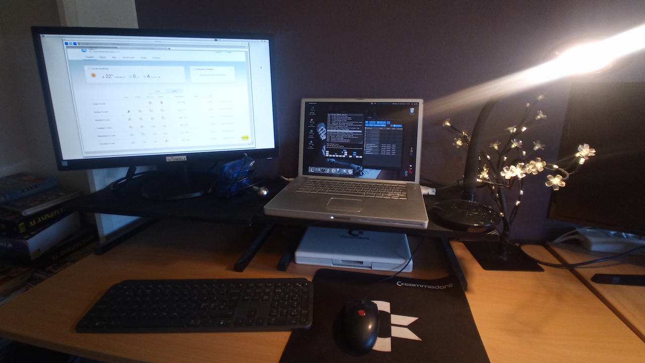 Working with MorphOS in Active Dual Screen mode - Amitopia